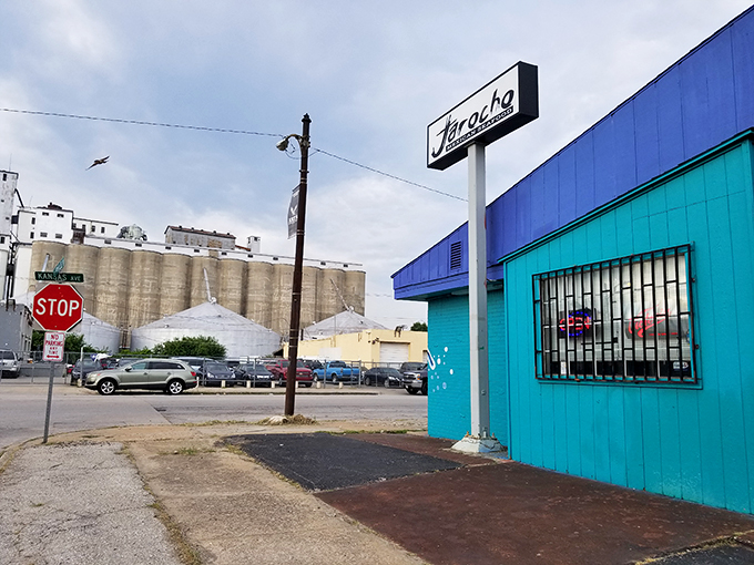 Nestled in an industrial landscape, this seafood oasis proves that culinary magic can happen in the most unexpected places.