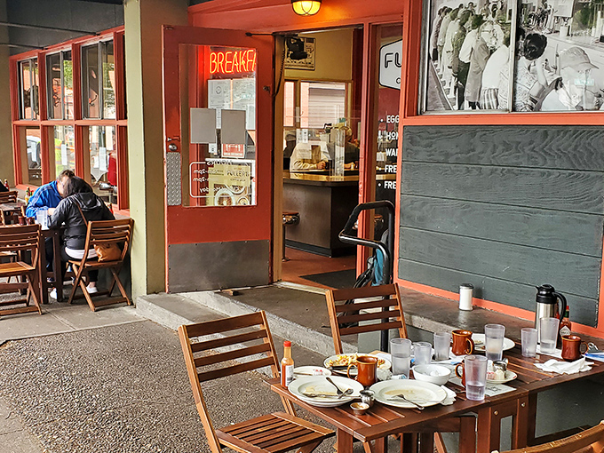 Fuller's outdoor seating area lets you enjoy your breakfast with a side of Portland people-watching&mdash;the perfect pairing since 1947.