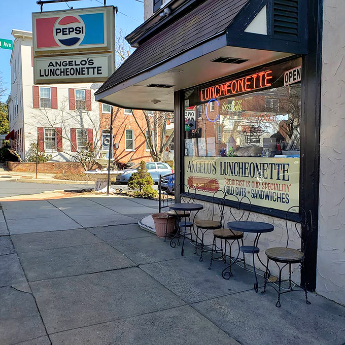 When weather permits, these sidewalk seats offer prime people-watching with your home fries&mdash;Delaware's version of Parisian caf&eacute; culture.