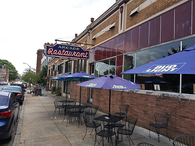 Memphis sidewalk dining: where your breakfast comes with a side of people-watching and the gentle reminder that some institutions deserve their legendary status.