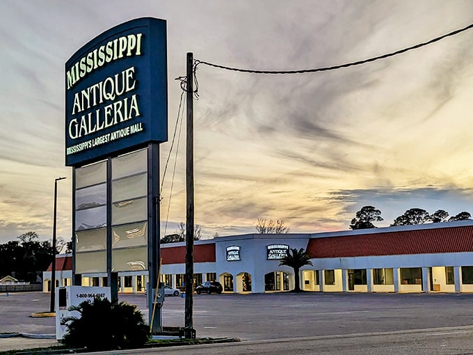 The simple exterior keeps the Galleria's secrets well-hidden&mdash;like finding a magnificent pearl inside an otherwise ordinary oyster.