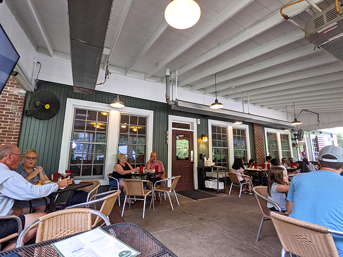 Georgia mountain air and perfect pizza&mdash;a combination that rivals peanut butter and jelly. Outdoor dining at its finest.