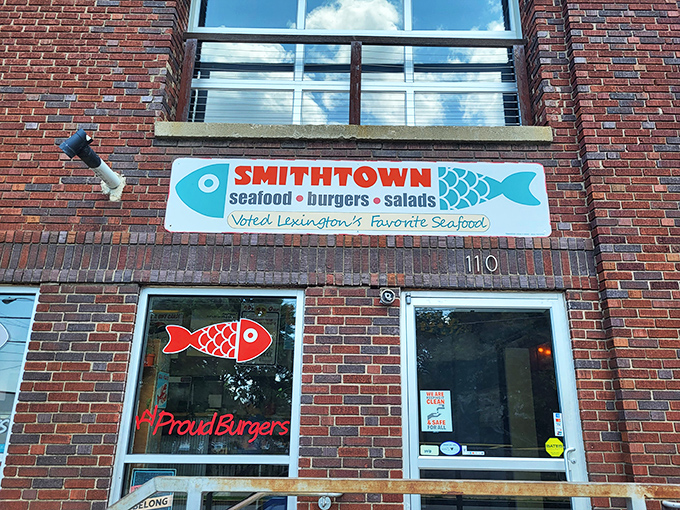 Smithtown's brick facade with playful fish signs is like finding a seafood speakeasy in Lexington. The secret's definitely out!