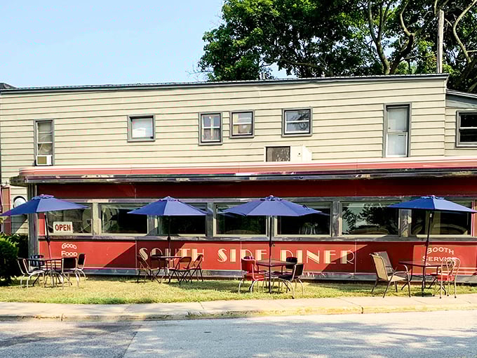 South Side Diner: That classic red exterior isn't just a paint job&mdash;it's a time machine disguised as a diner, complete with booth service.