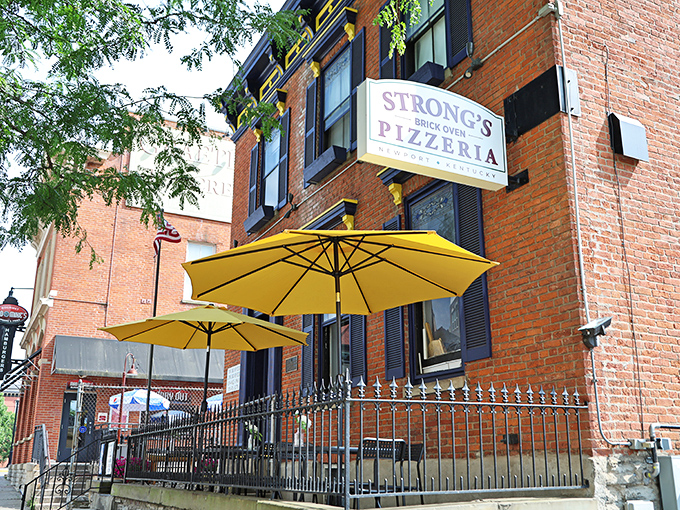 Strong's Brick Oven Pizzeria: Historic brick charm with sunny yellow umbrellas &ndash; like Newport's version of a Tuscan sidewalk caf&eacute;, but with better people-watching.