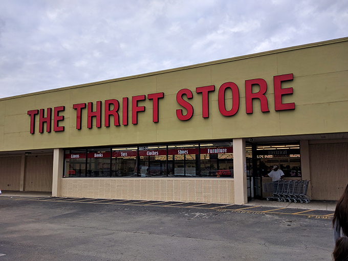 The red lettering calls out like a siren song to bargain hunters &ndash; "Treasures await inside!"