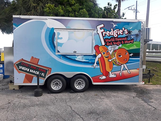 The cartoon hot dog mascots on Fredgie's truck might be the happiest food characters since the California Raisins &ndash; they know what awaits inside.