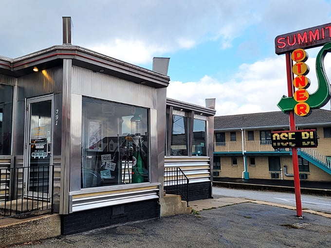 That classic neon sign has been guiding hungry travelers to pancake paradise since before GPS could pronounce "Somerset" correctly.