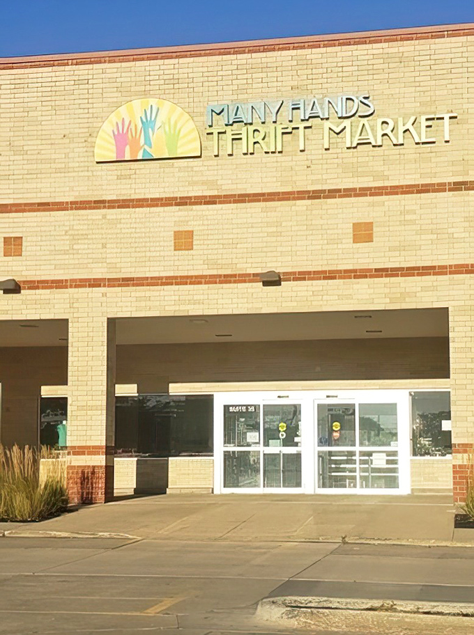 Step through these doors and kiss your shopping budget goodbye &ndash; in the best possible way. Many Hands' entrance is the gateway to second-hand paradise.