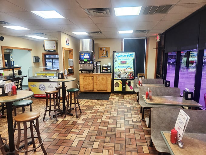 Inside King's, time stands still in the best possible way. The practical tile floors and no-nonsense seating say, "We're here for the food, folks."