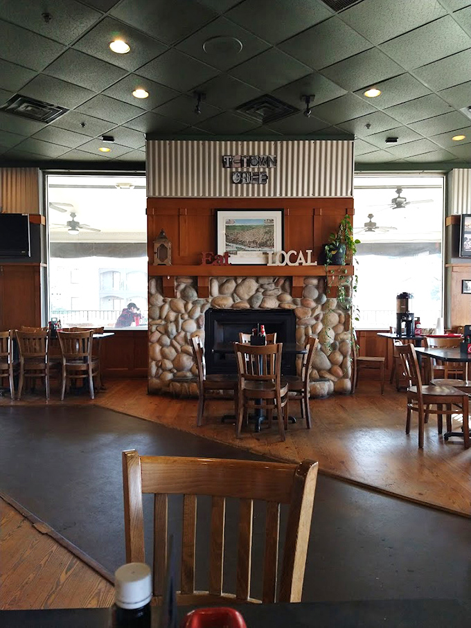 A menu that doesn't need fancy fonts or pretentious descriptions&mdash;just honest Southern cooking that speaks for itself. The daily meats section is calling my name.