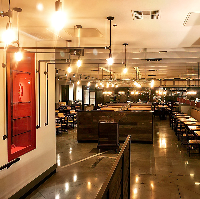 Industrial-chic meets smoke-house soul. The warm lighting and open layout create an atmosphere where both first dates and family reunions feel equally at home.