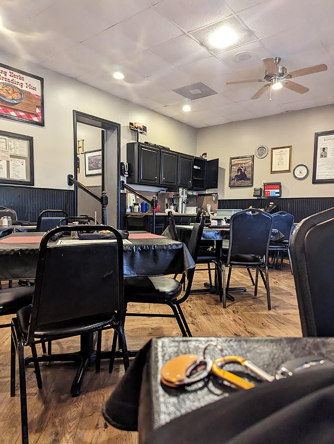 Simple wooden floors and black tablecloths set the stage for culinary drama. This isn't about fancy decor&mdash;it's about what's coming to your table.