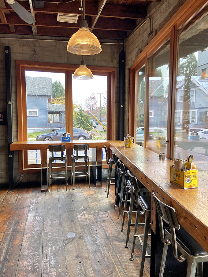 Industrial-chic meets Texas warmth in this no-nonsense interior where wooden countertops and concrete walls let the food do all the talking. 