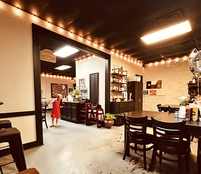 String lights cast a warm glow over simple tables where barbecue dreams come true. This isn't ambiance by design&mdash;it's ambiance by deliciousness.