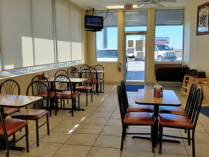 Simple, clean, and unpretentious&mdash;the dining room says, "We're here for the food, folks, not the feng shui."