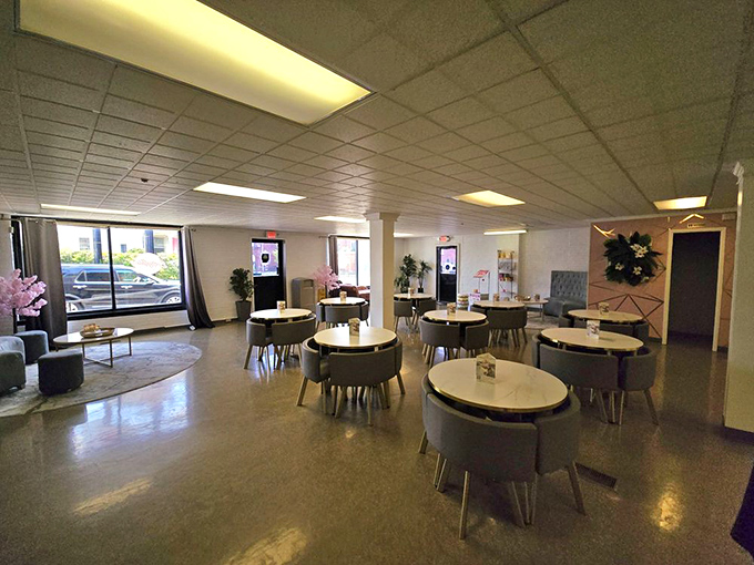 Clean lines and minimalist design create the perfect stage where cheesecake can be the undisputed star of the show.