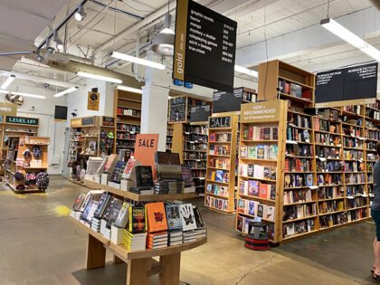 The Massive Bookstore In Oregon That Takes Nearly All Day To Explore