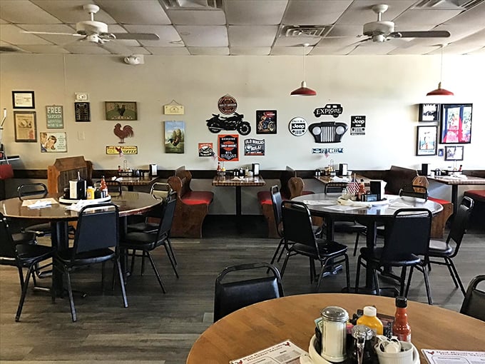 Where breakfast dreams materialize. Simple furnishings and nostalgic wall d&eacute;cor create the perfect backdrop for morning masterpieces.