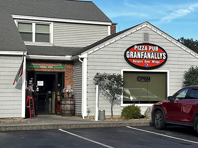 Granfanallys looks like your friend's house&mdash;if your friend happened to make pizza that would make angels weep with joy.