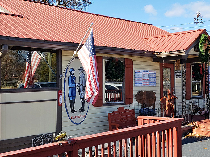 The American flags say patriotic, but the aroma says "pledge allegiance to these ribs" from a quarter-mile away.