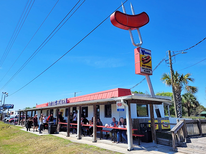The red roof and giant hot dog sign &ndash; Florida's version of the Bat-Signal for those in desperate need of Chicago-style dogs.