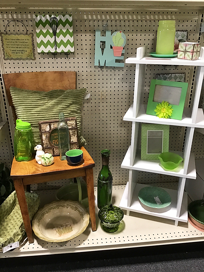 Green-themed decor that proves one person's "so last season" is another's "exactly what I've been searching for."