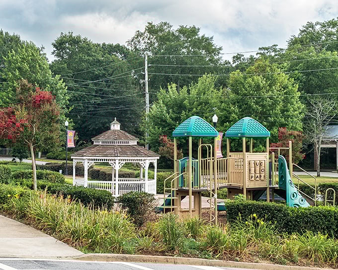 A park that understands childhood joy needs both classic gazebos and modern slides. Spencer Park offers the perfect blend of timeless charm and contemporary fun.
