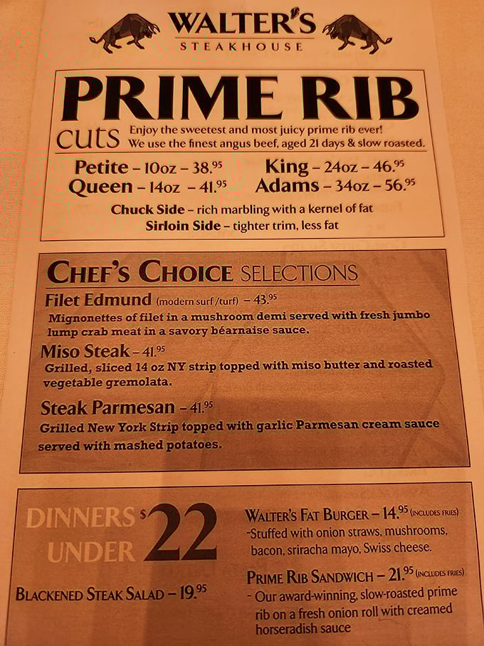 The menu reads like a love letter to beef enthusiasts. That 21-day aged prime rib isn't just a meal&mdash;it's a commitment to excellence.