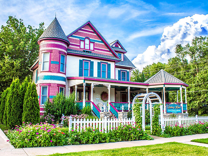 The Rosberg House looks like it was plucked from a Swedish fairy tale and painted by someone who wasn't afraid of color therapy.