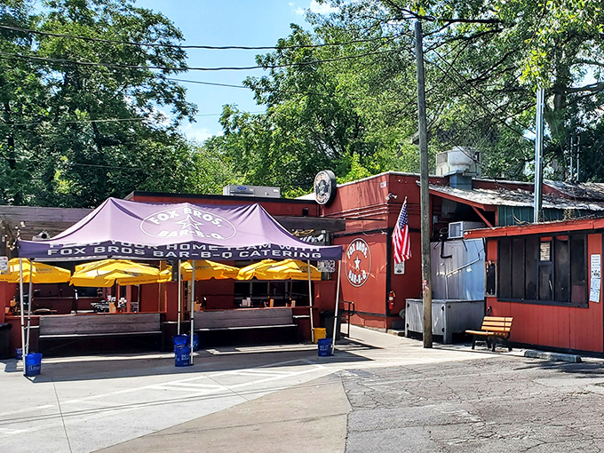 Fox Bros' outdoor setup is like a backyard party where the host actually knows how to cook—tent included, food coma guaranteed.