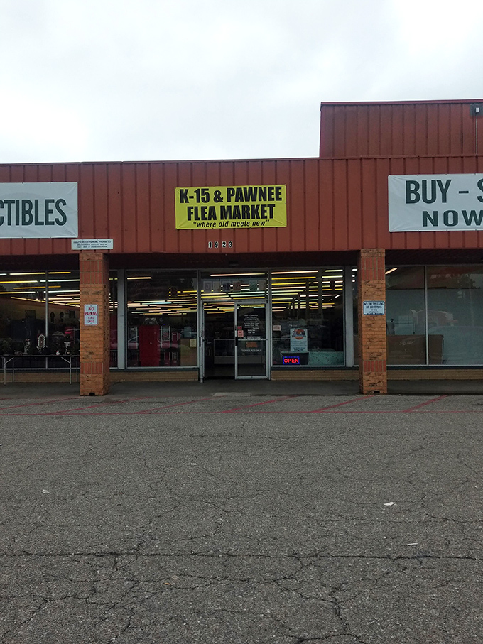 K-15 & Pawnee's no-nonsense exterior promises serious bargain business. Don't judge this book by its cover!