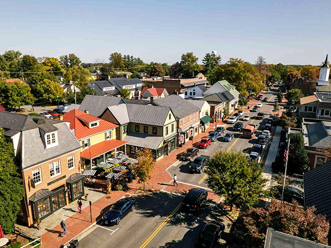 Middleburg's storefronts welcome you like old friends &ndash; if your old friends had impeccable taste and served amazing food.