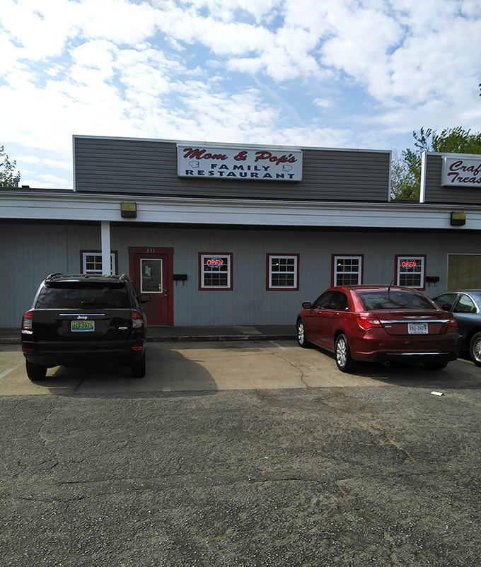 Mom & Pop's doesn't need fancy architecture &ndash; it's too busy perfecting the architecture of the perfect breakfast plate.