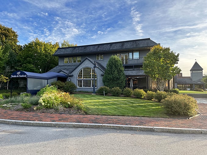 O Steaks & Seafood's elegant fa&ccedil;ade promises sophistication without the stuffiness &ndash; exactly what New Hampshire dining should be.