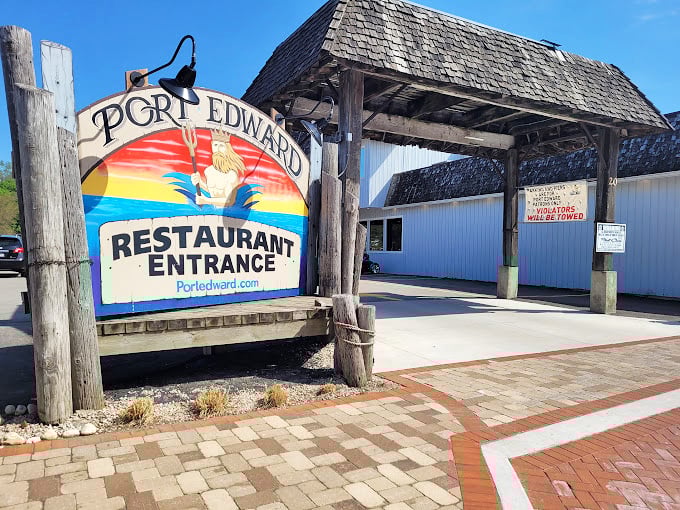 Port Edward's entrance sign beckons seafood lovers like a maritime siren call – minus the whole shipwreck part.