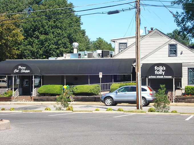This unassuming building houses Folk's Folly, where Memphis meat lovers have been having religious experiences since bell-bottoms were in fashion.