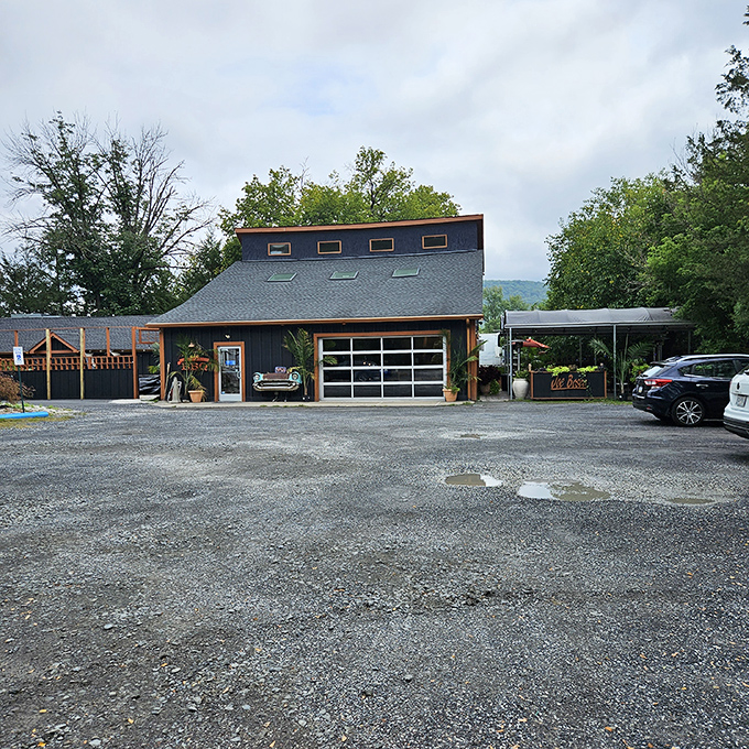 Joe Bosco Smokehouse: Black exterior, smoky interior. Like the Johnny Cash of barbecue joints&mdash;dressed in dark, delivering soul.