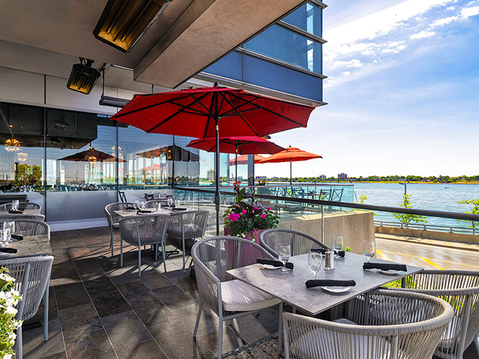 Joe Muer Seafood: That sleek entrance with its green wall promises sophisticated seafood without the stuffiness&mdash;just pure deliciousness.