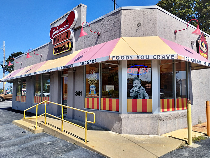 "Foods You Crave" isn't just a slogan&mdash;it's a mission statement. Johnnie's Dog House knows exactly what your taste buds are longing for.