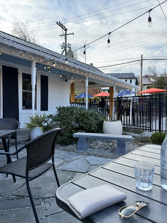  String lights and outdoor seating create the perfect stage for Lola's star attraction&mdash;pizza that makes conversation stop mid-sentence.