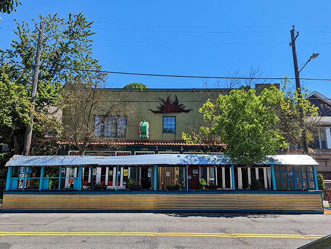 By day, neighborhood pizza joint. By night, music venue. Mississippi Pizza plays both roles better than Meryl Streep.