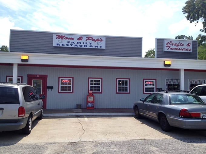 The red trim says "we tried," but the food says "we mastered." Mom & Pop's keeps it simple for a reason.