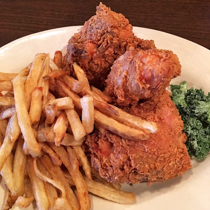 Golden-brown fried chicken that makes Colonel Sanders look like an amateur. The crunch heard 'round Houston.