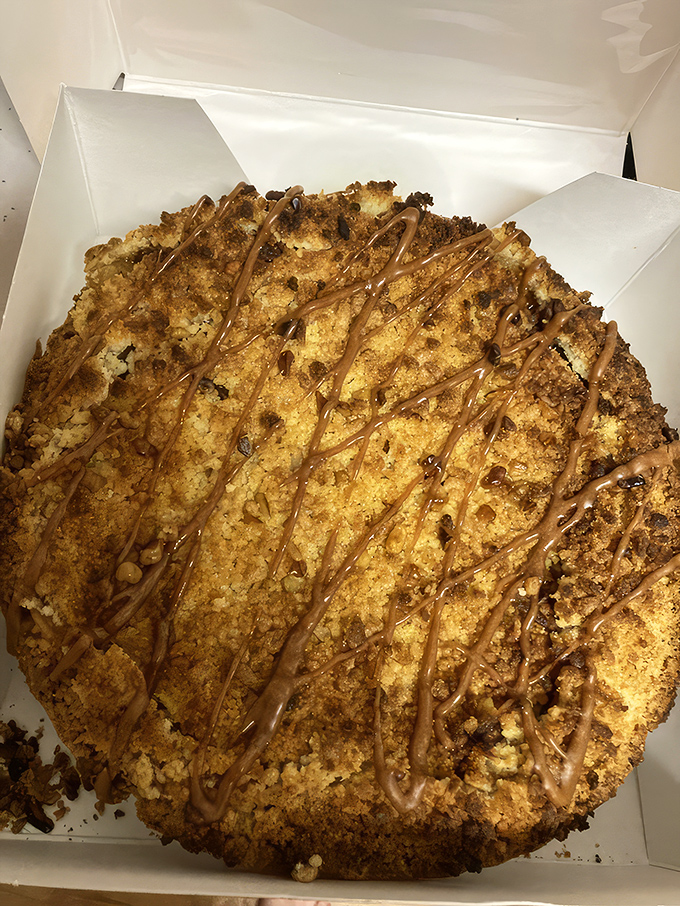 This apple caramel crumble isn't just a pie; it's what autumn would taste like if the season could bake itself into dessert form.