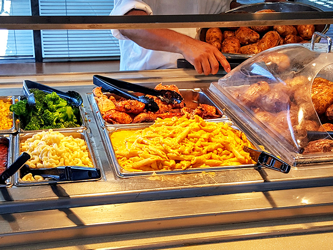 Comfort food central! Mac and cheese nestled next to crispy chicken and vibrant broccoli&mdash;a trio that would make any Midwesterner's heart skip a beat.