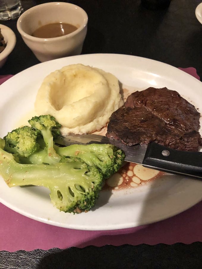 Simplicity perfected &ndash; a tender filet, cloud-like mashed potatoes, and broccoli that actually tastes good. No foam, no tweezers, just honest-to-goodness food.