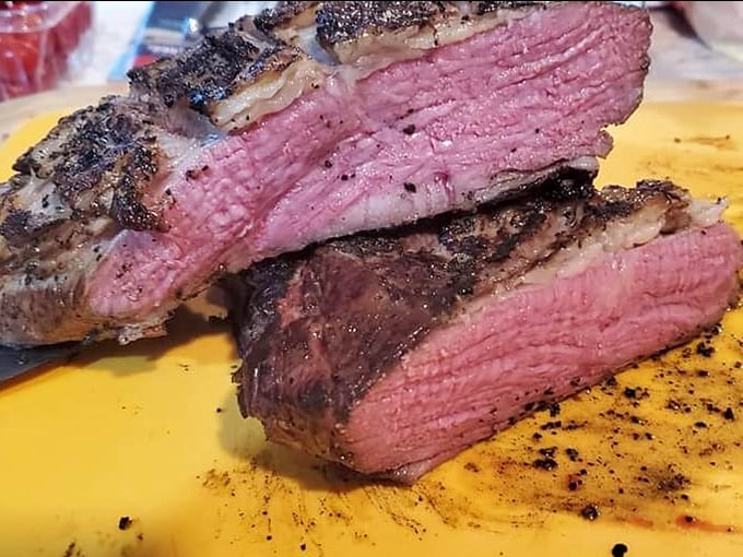 Behold the star of the show: prime rib with a perfect crust that would make meat lovers weep with joy. Carnivore poetry on a plate.