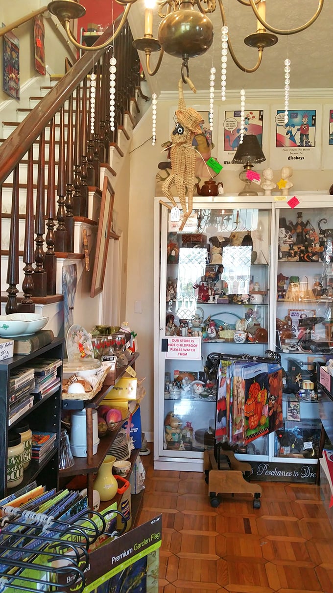 Modern technology meets vintage charm! This Instant Pot might cook your dinner faster than grandma did, but carries her practicality.