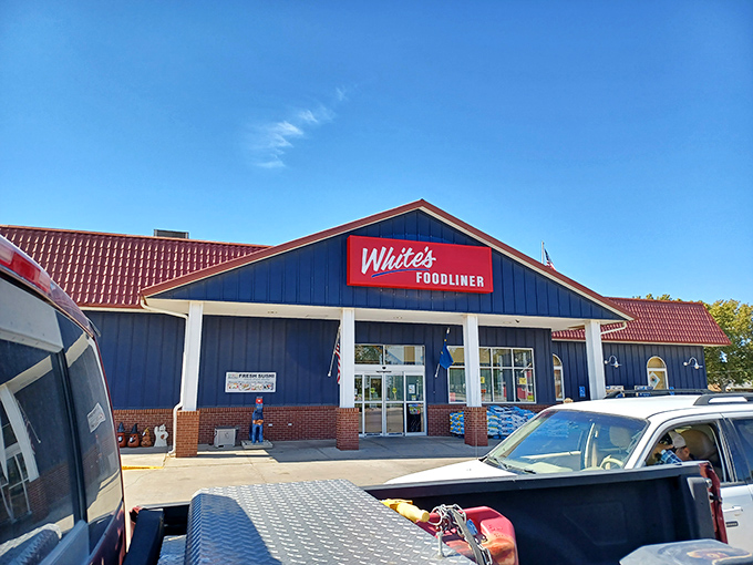 White's Foodliner proves small-town grocery shopping doesn't have to be boring. The red roof practically screams "fresh produce inside!"
